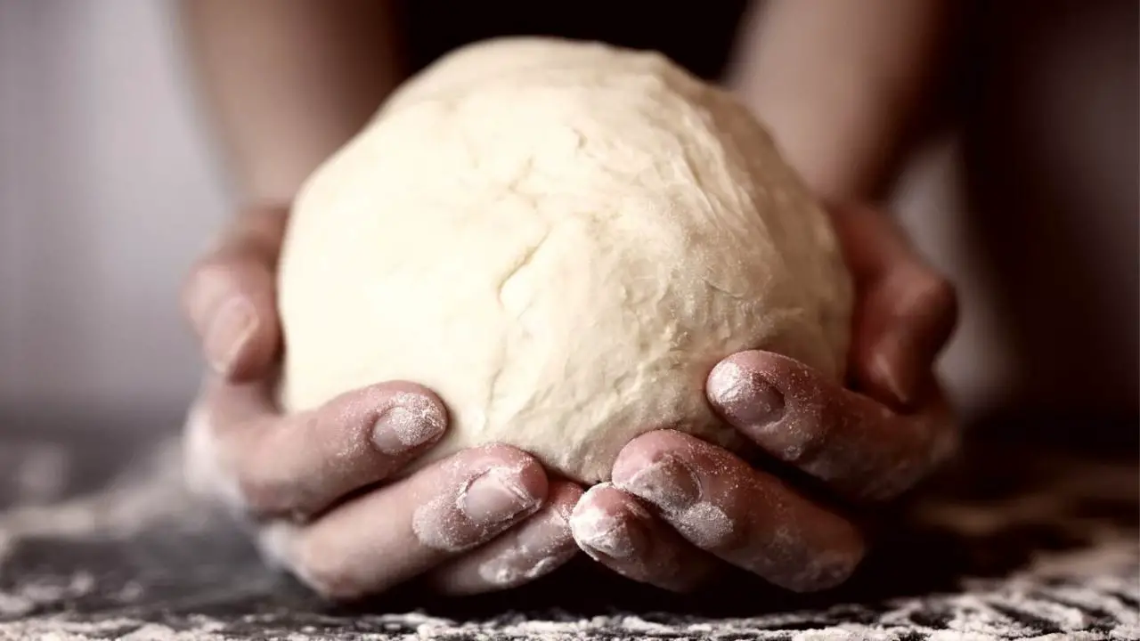 How To Stretch Pizza Dough By Hand: Easiest Method For Beginners - My ...