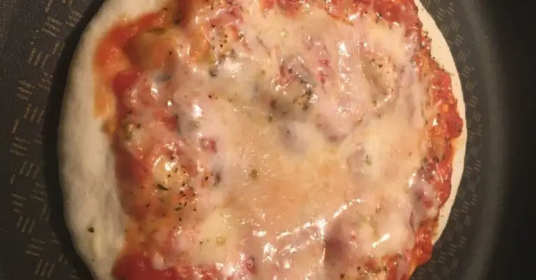 Quick And Easy Microwave Pizza Recipe - Cooks in 1 minute! - My House ...