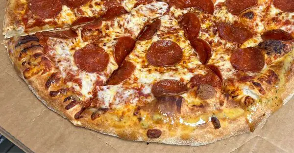 Domino’s Handmade Pan vs Hand Tossed Crust Pizza - Which One Is Best ...