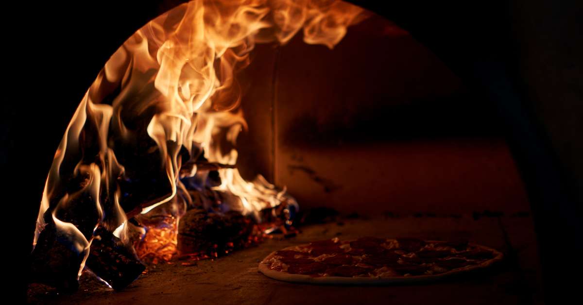The Ultimate Guide To Choosing The Best Wood For Your Wood-Fired Pizza ...